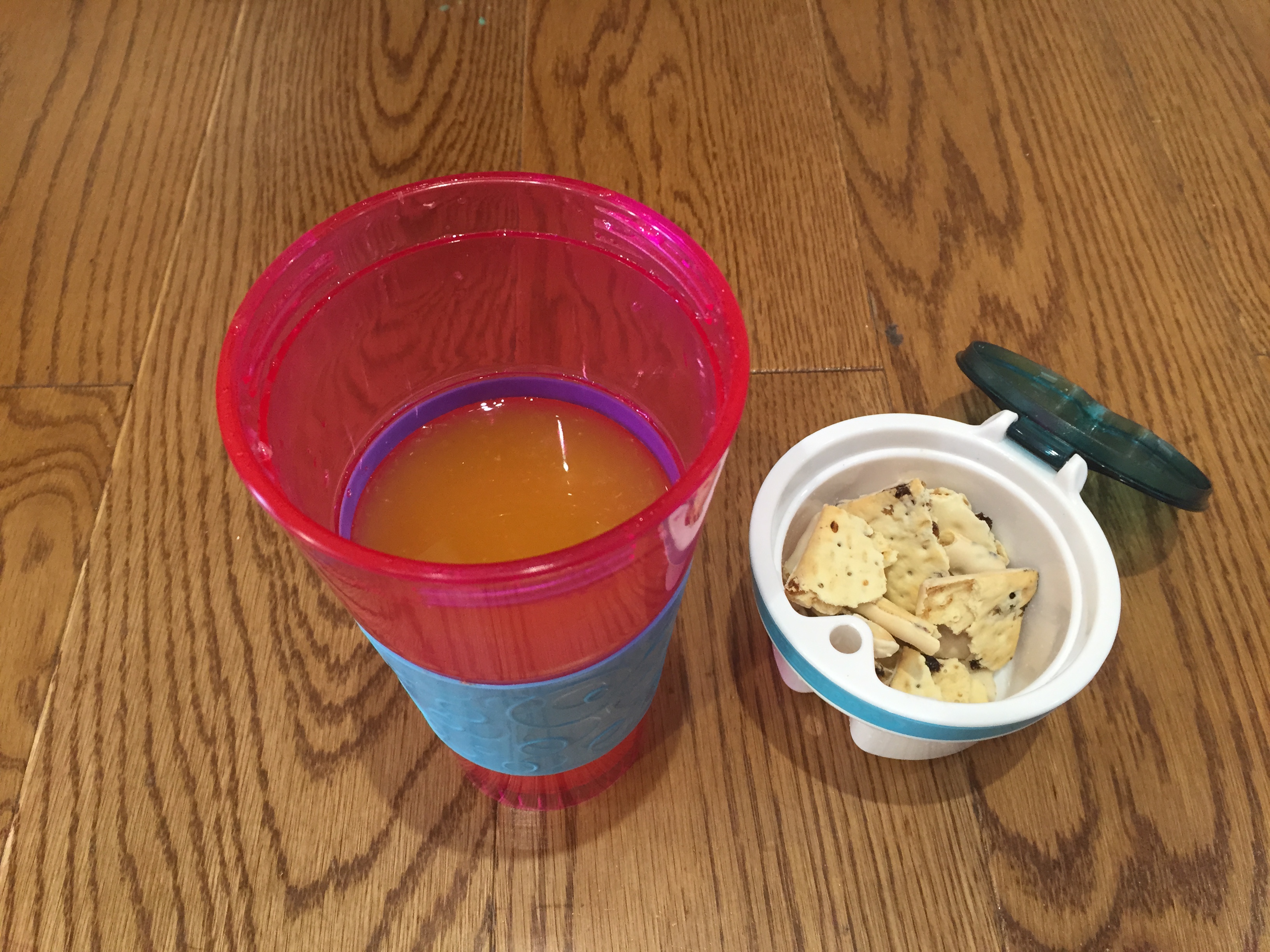 Snackeez 2 in 1 Snack and Drink Cup – Review – Mummy and the Cuties